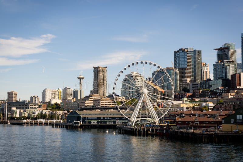 Seattle Ferris Wheel on a Clear Day Editorial Photography - Image of ...