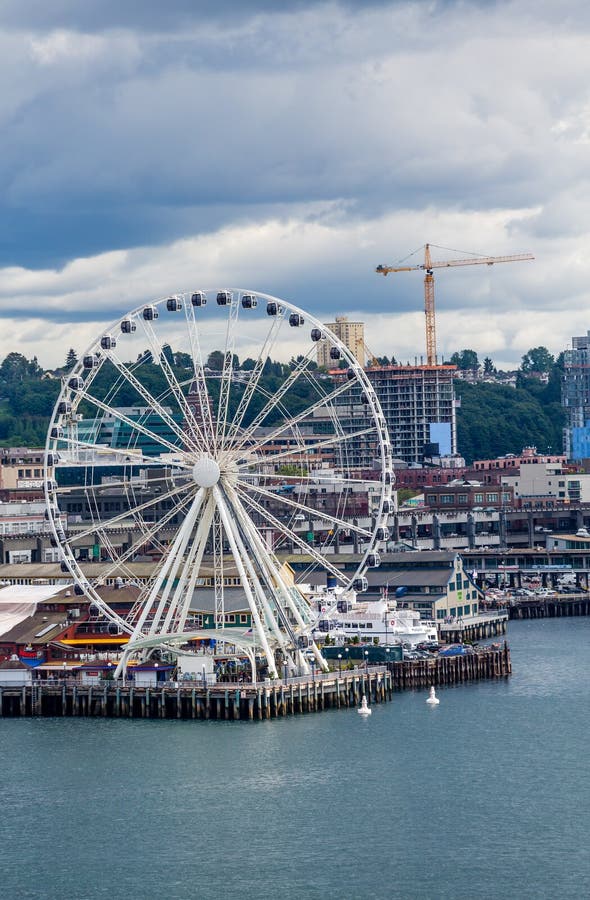 Seattle Ferris Wheel editorial image. Image of cityscape - 81731330