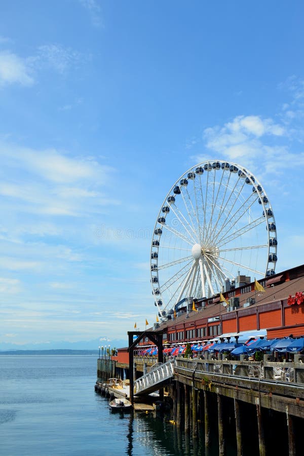 Seattle Great Wheel editorial photo. Image of wheel, restaurants - 41855621