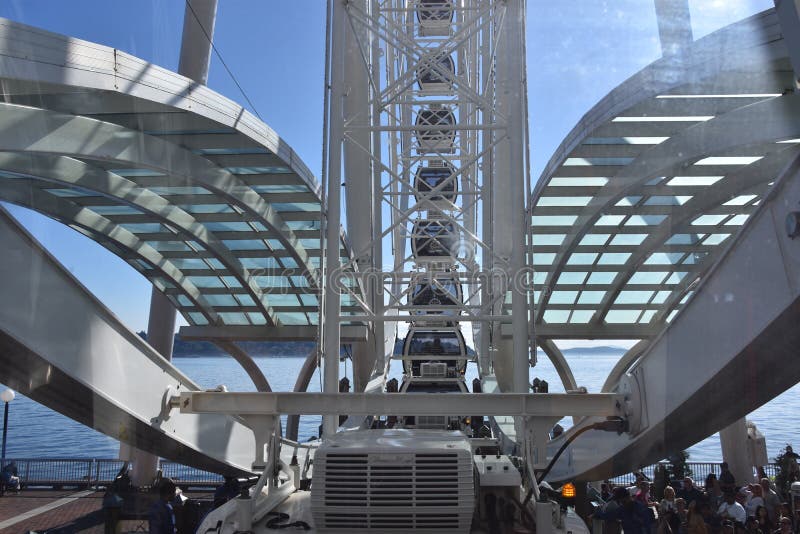 Seattle Great Wheel in Easter Editorial Photo - Image of downtown, neon ...