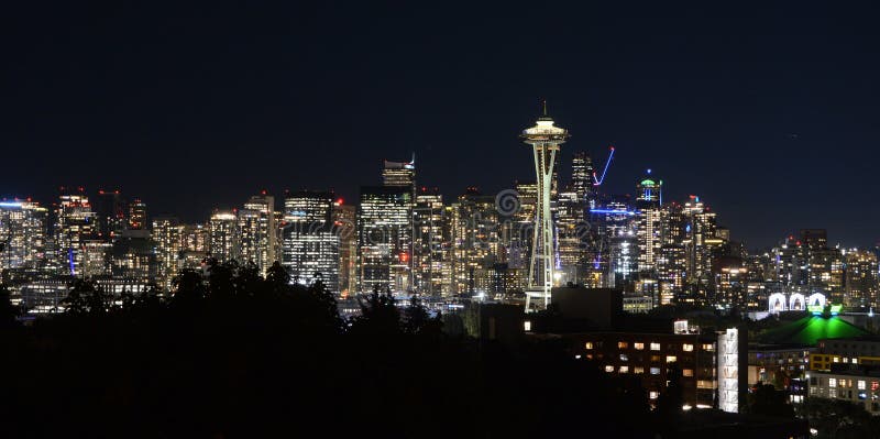 Seattle by night editorial stock photo. Image of mountain - 294901553