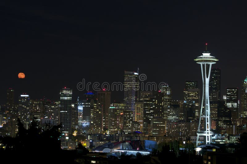 Seattle Skyline with Full Moon Editorial Image - Image of nighttime ...