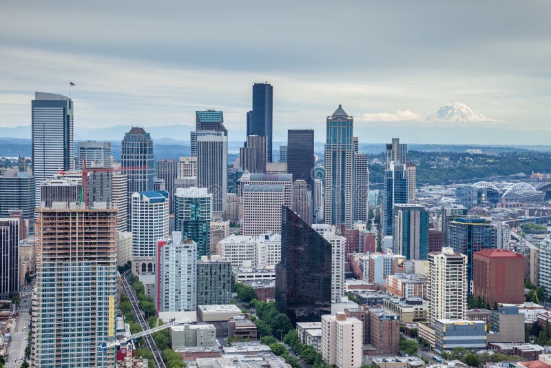 Seattle Skyline with Mount Rainier in the Background Editorial Image ...