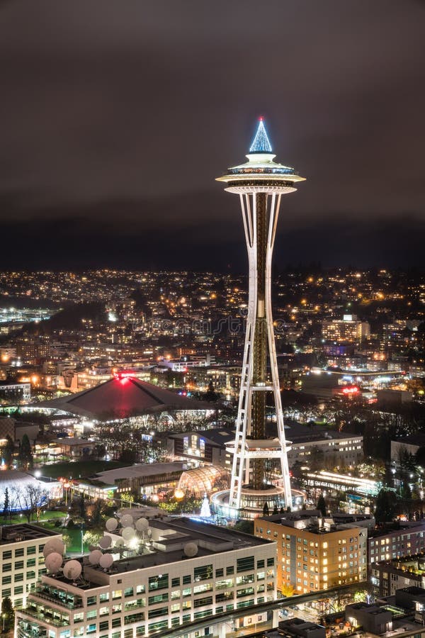 Seattle skyline at night editorial image. Image of attraction - 82119595