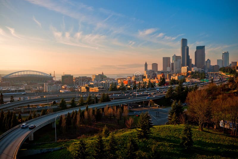 Seattle skyline at sunset stock image. Image of mountains - 35171893