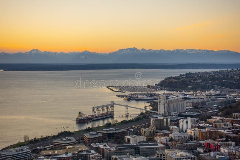 Seattle sunset sky view editorial stock image. Image of view - 125281444