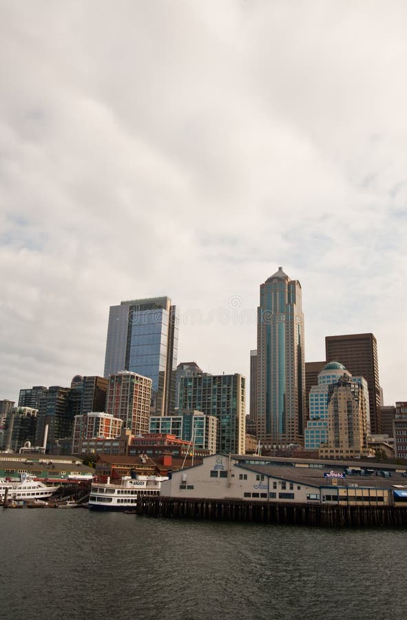 Seattle editorial photo. Image of skyscraper, harbor - 87026001