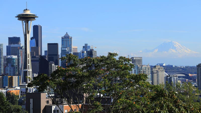 Seattle, Washington Skyline with Mount Ranier on Clear Day Editorial ...