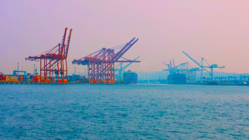 Seattle, Washington, USA Janvier ,10, 2019 , Container Ship is Loading ...