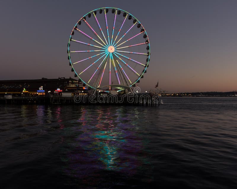 Seattle Wheel at Night editorial stock photo. Image of amusement - 55204438