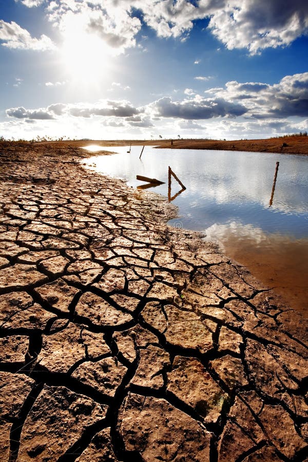 Seca imagem de stock. Imagem de lago, lama, céu, pantanal - 2757189