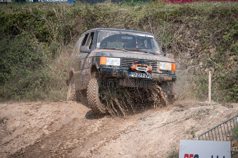 Second Generation Range Rover Coming Out of the Puddle Editorial Photo ...