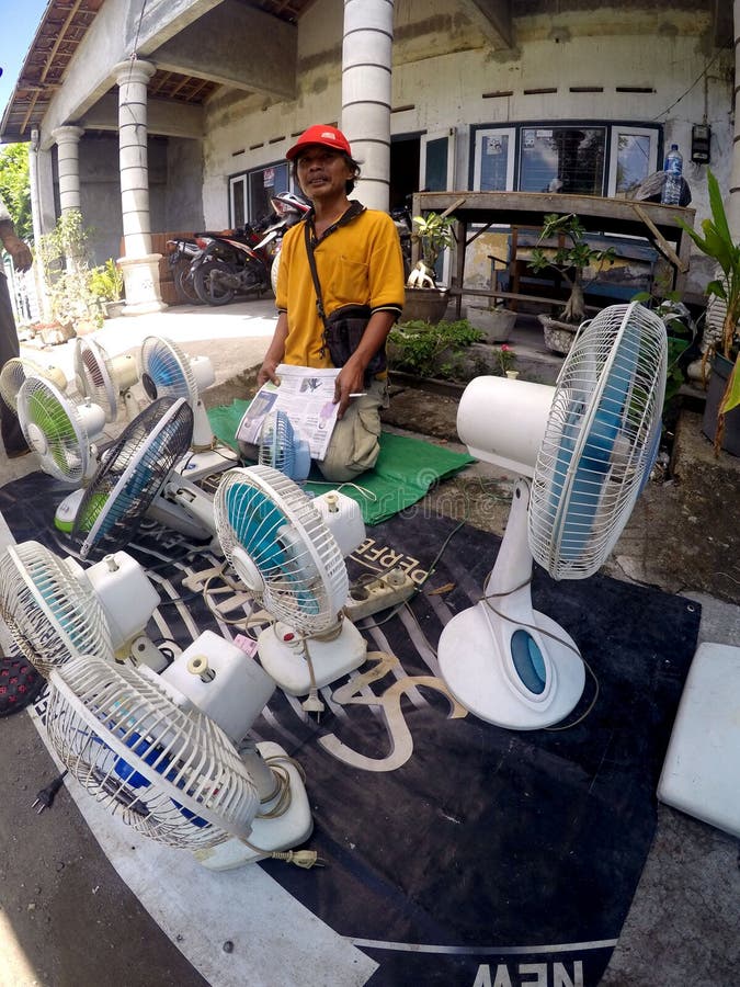 Second hand goods editorial photography. Image of market - 49076777