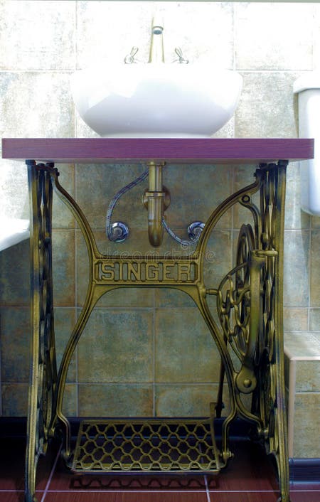 Second Life Singer Sewing Machine Editorial Photography - Image of ...