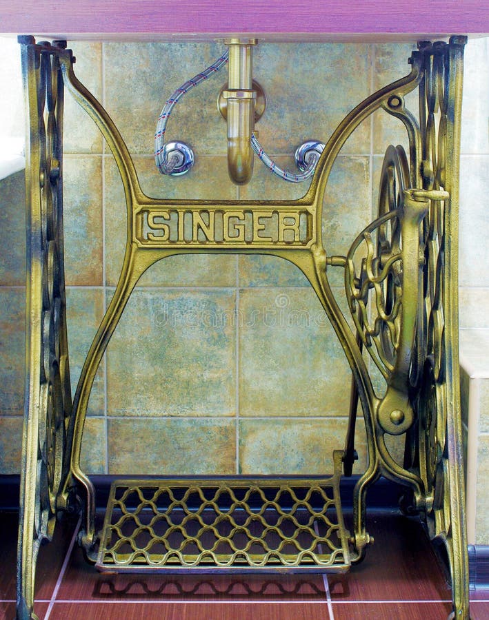 Second Life Singer Sewing Machine Editorial Photography - Image of ...