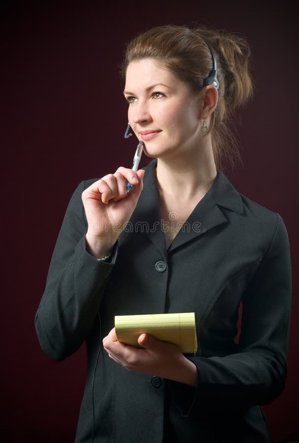 Hermosa Secretaria Tiene Una Agradable Sonrisa Las Horas ...