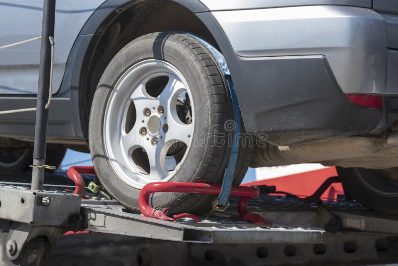 Securing the Load of a Car Transporter Stock Image - Image of tyre ...