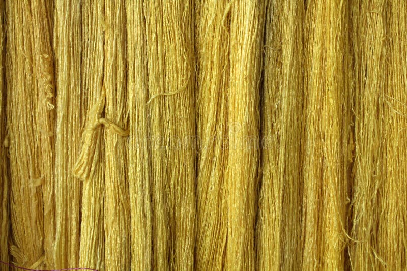 Hecho a Mano De La Seda Cruda Foto de archivo - Imagen de asia, capullo ...