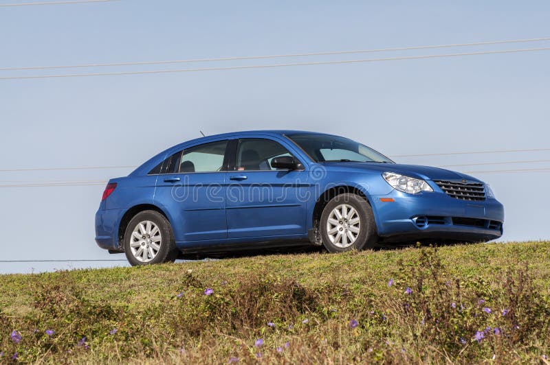 Sedan Azul Do Carro De ECO No Estilo Do VIP Foto Editorial - Imagem de ...
