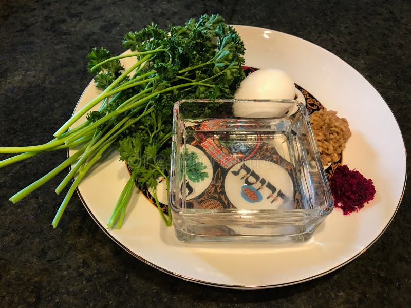 Sederteller Benutzt in Der Passahfestzeremonie Stockfoto - Bild von ...