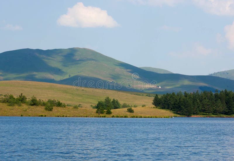 See auf Berg Zlatibor stockbild. Bild von land, blau - 75633255