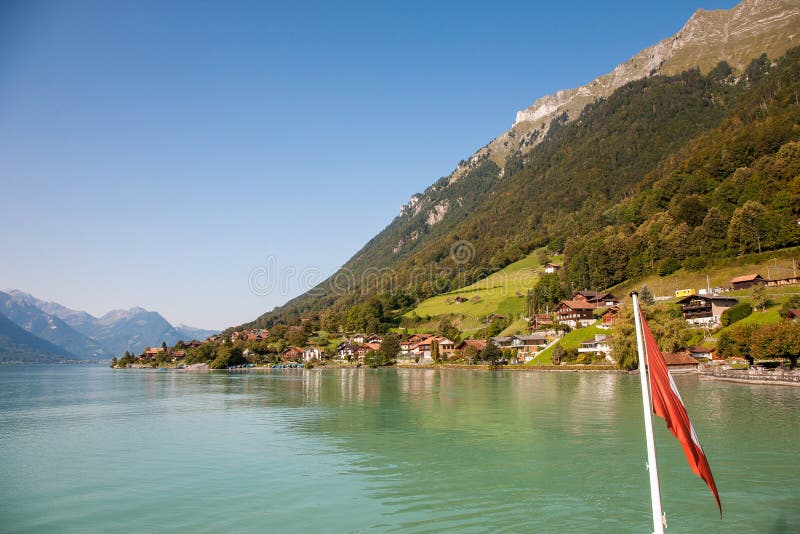 See Brienz mit Dorf stockfoto. Bild von europa, alpen - 38259322