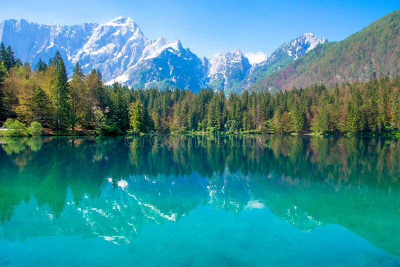 See in den Alpen, Italien stockbild. Bild von rand, alpen - 77440405