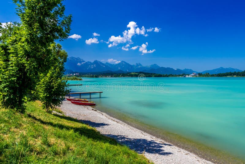 Forggensee in Den Bayerischen Alpen Stockfoto - Bild von sommer, süd ...