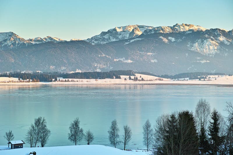 See Forggensee-Winterlandschaft Stockfoto - Bild von deutsch, frost ...