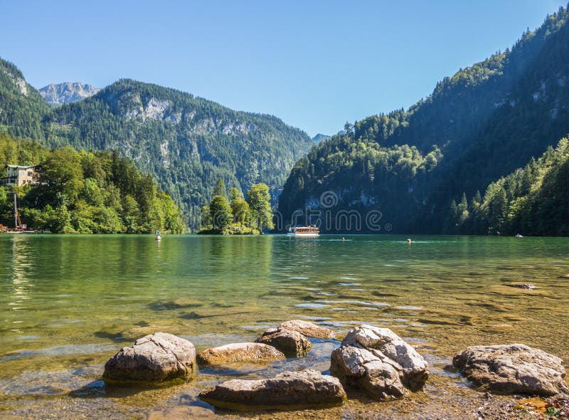 Koenigssee Insel Christlieger in Bayern Stockfoto - Bild von bayern ...