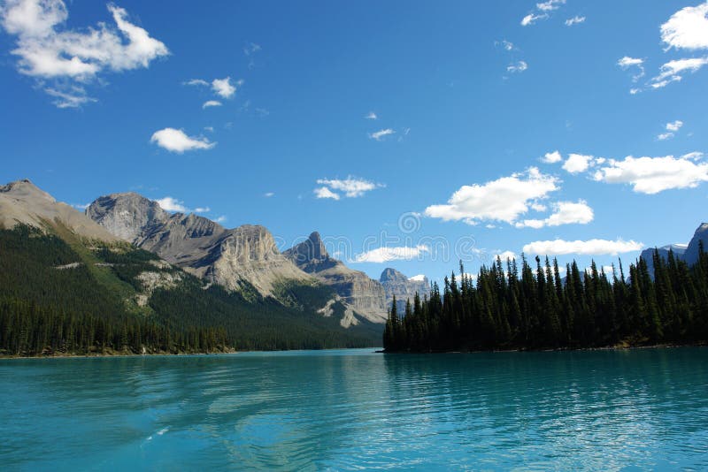 See und Berge stockfoto. Bild von park, szenisch, seeufer - 5120668