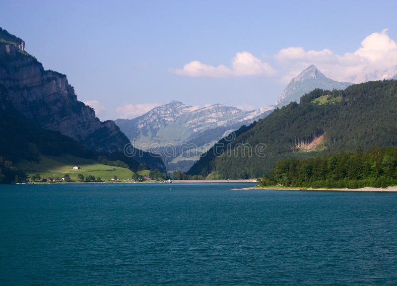 See und Berge stockbild. Bild von landschaft, draussen - 7374059