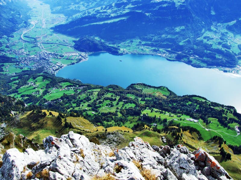 Walensee in Der Schweiz - Schweizer Alpen Von Oben Stockfoto - Bild von ...
