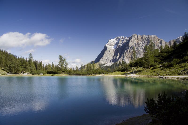 Seebensee Lake and Wetterstein Stock Image - Image of hill, harmony ...