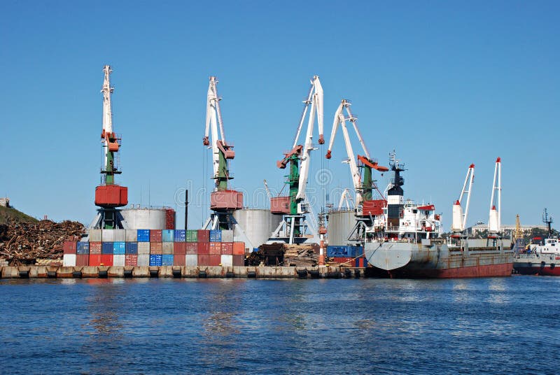 Seehafen Vladivostok stockbild. Bild von verriegelungen - 8121629
