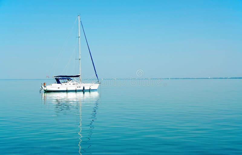 Altes Segelboot stockbild. Bild von malerisch, segelboot - 835207
