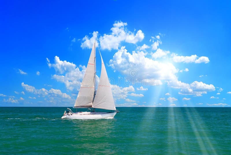 Segelboot Im Ruhigen See Segeln Reihen Von Luxusyachten am ...