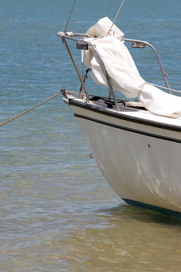 Segeln-Boots-Rumpf stockbild. Bild von seil, fertigkeit - 1580375