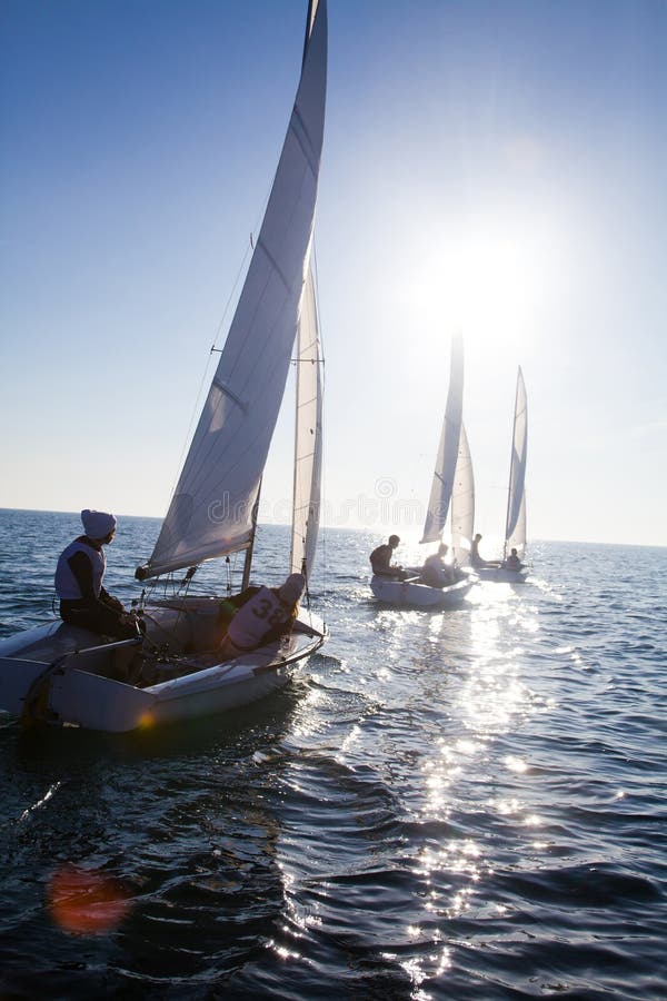 Segeln-Regatta stockbild. Bild von drehzahl, blau, liebhabereien - 38863297