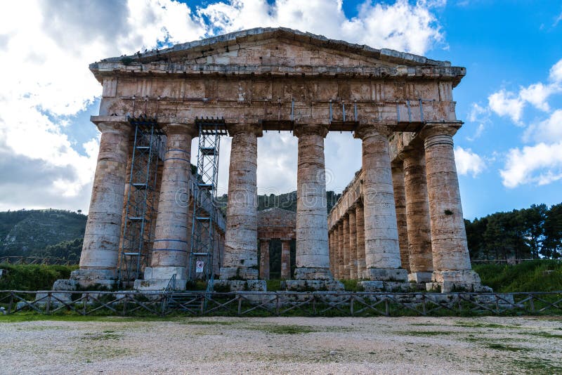 Tempio Greco Dorico Classico A Segesta, Sicilia Fotografia Stock ...