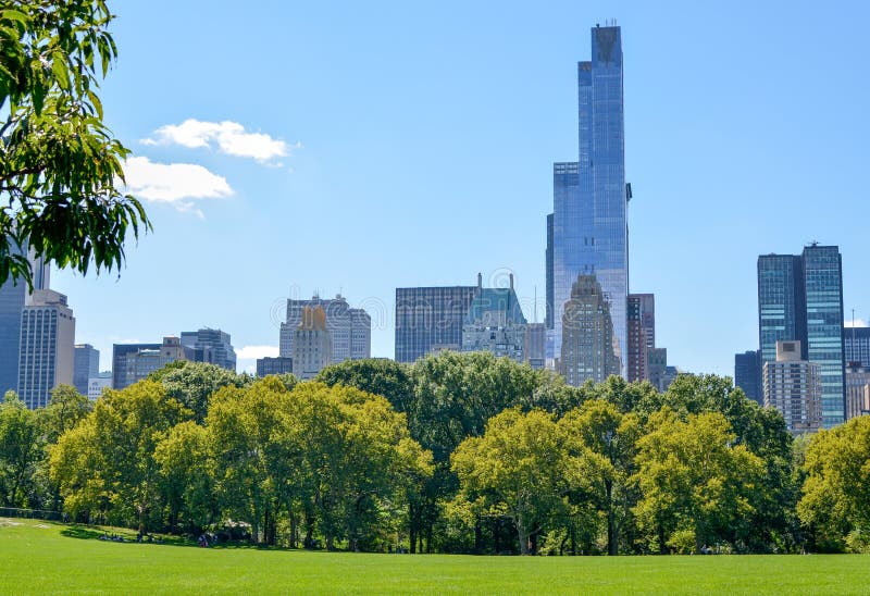 Sehen Sie Vom Central Park-Rasen an Stockfoto - Bild von park, gras ...
