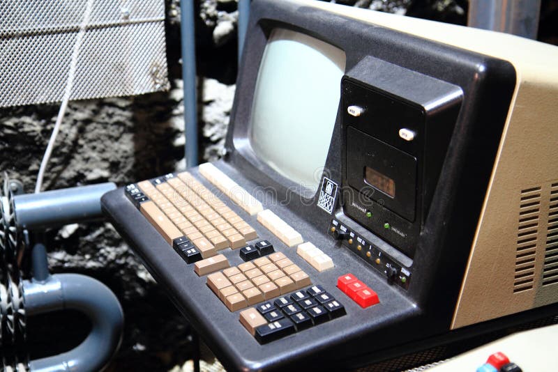 131,731 Alter Computer Weinlese Stock Fotos - Freie & Royalty-Free ...