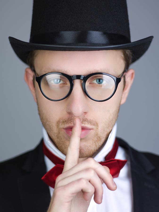 Seien Sie ruhig stockfoto. Bild von bogen, kleidung, klassisch - 22589802