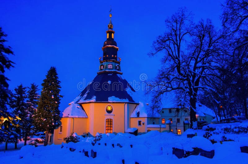 Seiffen Kirche im Winter stockbild. Bild von schwarzes - 48019971