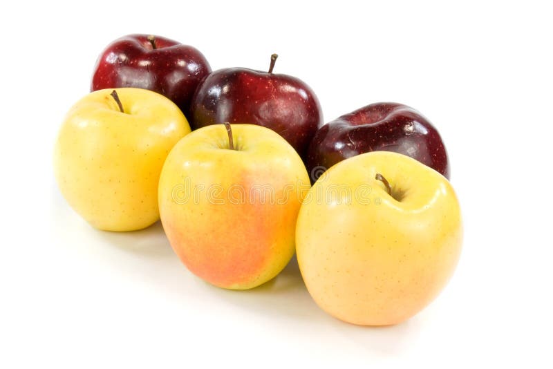 Seis manzanas en blanco foto de archivo. Imagen de sombra - 56950586