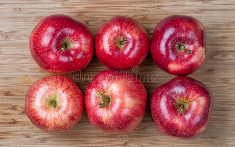 Seis manzanas rojas foto de archivo. Imagen de comer - 46445352