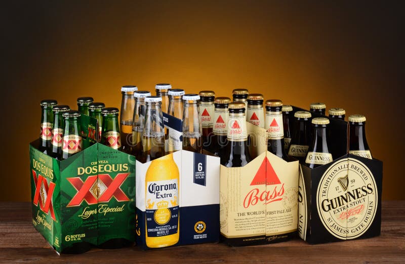 Seis Paquetes De Cerveza Importada Imagen editorial - Imagen de ...