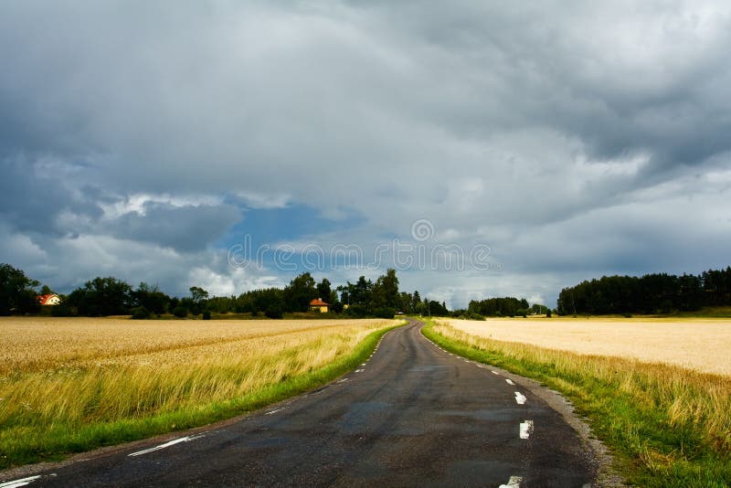 Seitliche Straße Des Kleinen Landes Stockfoto - Bild von gerste, backen ...