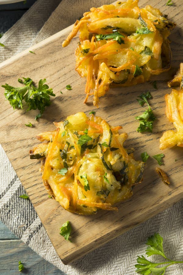 Selbst Gemachter Fried Vegetable Birds Nests Stockfoto - Bild von ...