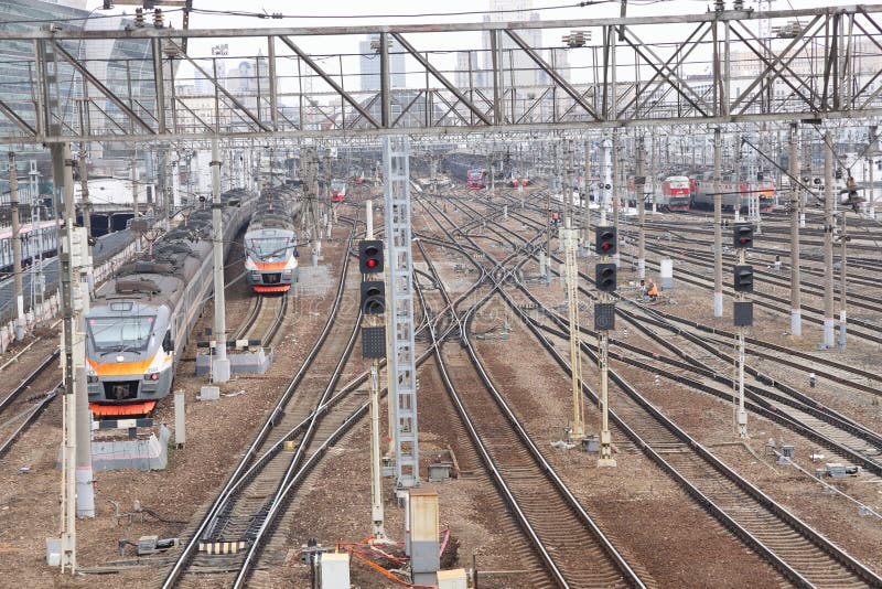 Selective Electric Train Electrification System. Ground Contact Network ...